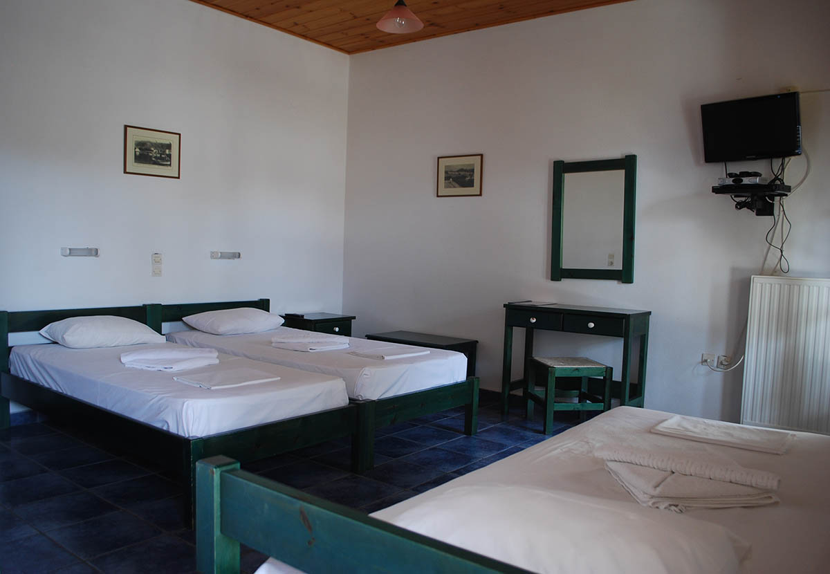 Triple Room – Paros Siroco's Rooms & Studios rentals